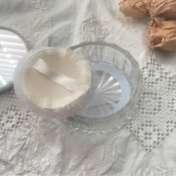 American Vintage | Makeup | Vintage Silver Loose Powder Jar With Powder ...